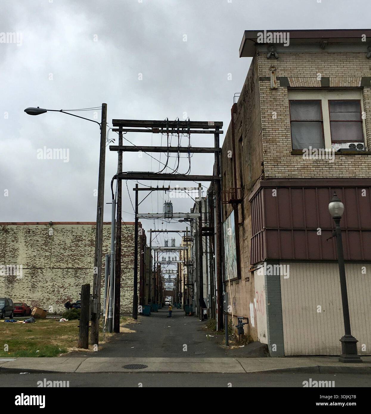 Alley with power lines in Aberdeen, Washington, USA Stock Photo - Alamy