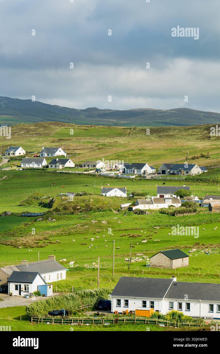 Typical Irish houses at Malin Head, Ireland's northernmost point ...
