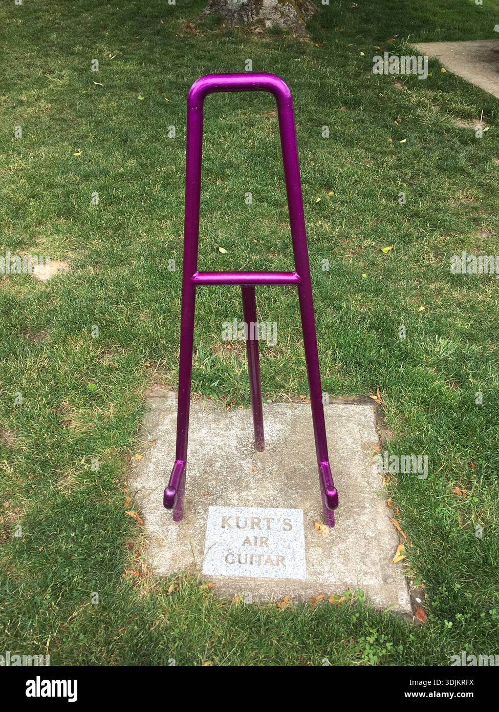 Kurt Cobain Under the Bridge Memorial Park sculptures and tributes in ...