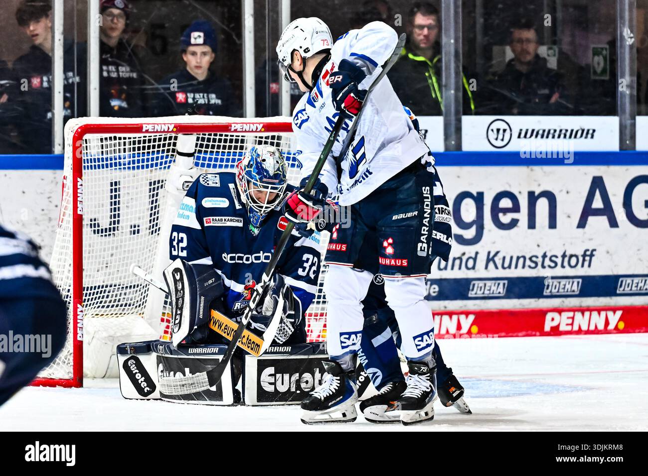 Zach Solow (Adler Mannheim, #73) Hendrik Hane (Iserlohn Roosters, #32 ...