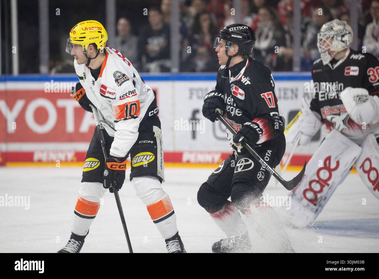 Jakob Lilja (Frankfurt Lions, Forward, #10); Jan Luca Sennhenn (Cologne ...