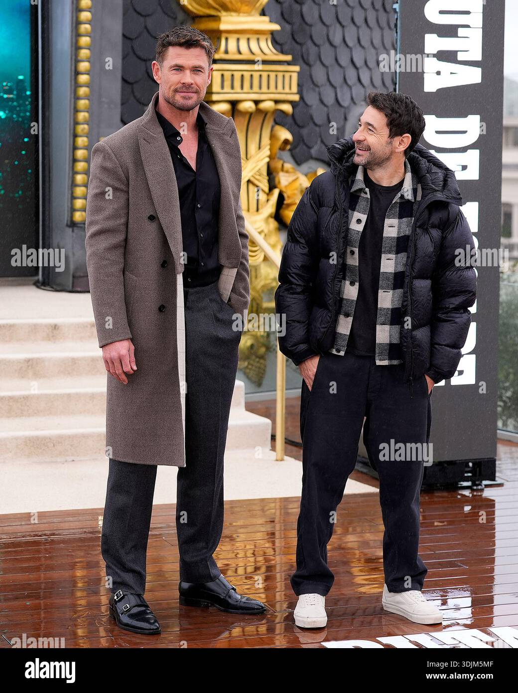 Actor Chris Hemsworth and director Bart Layton attend the 'Ruta De ...