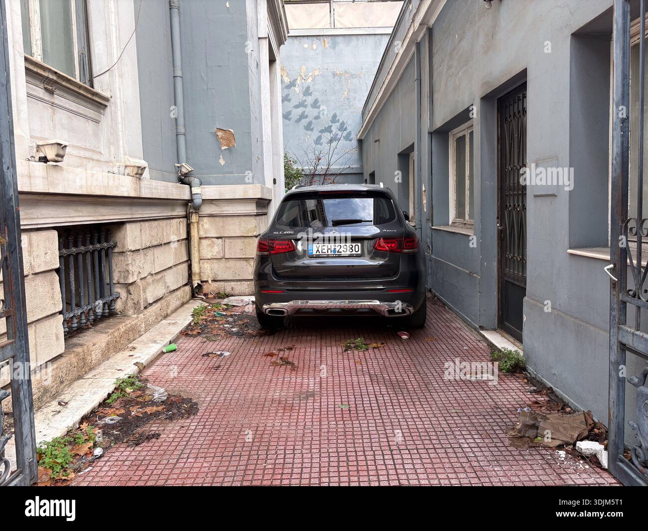 Parked mercedes glc 200 hi-res stock photography and images - Alamy