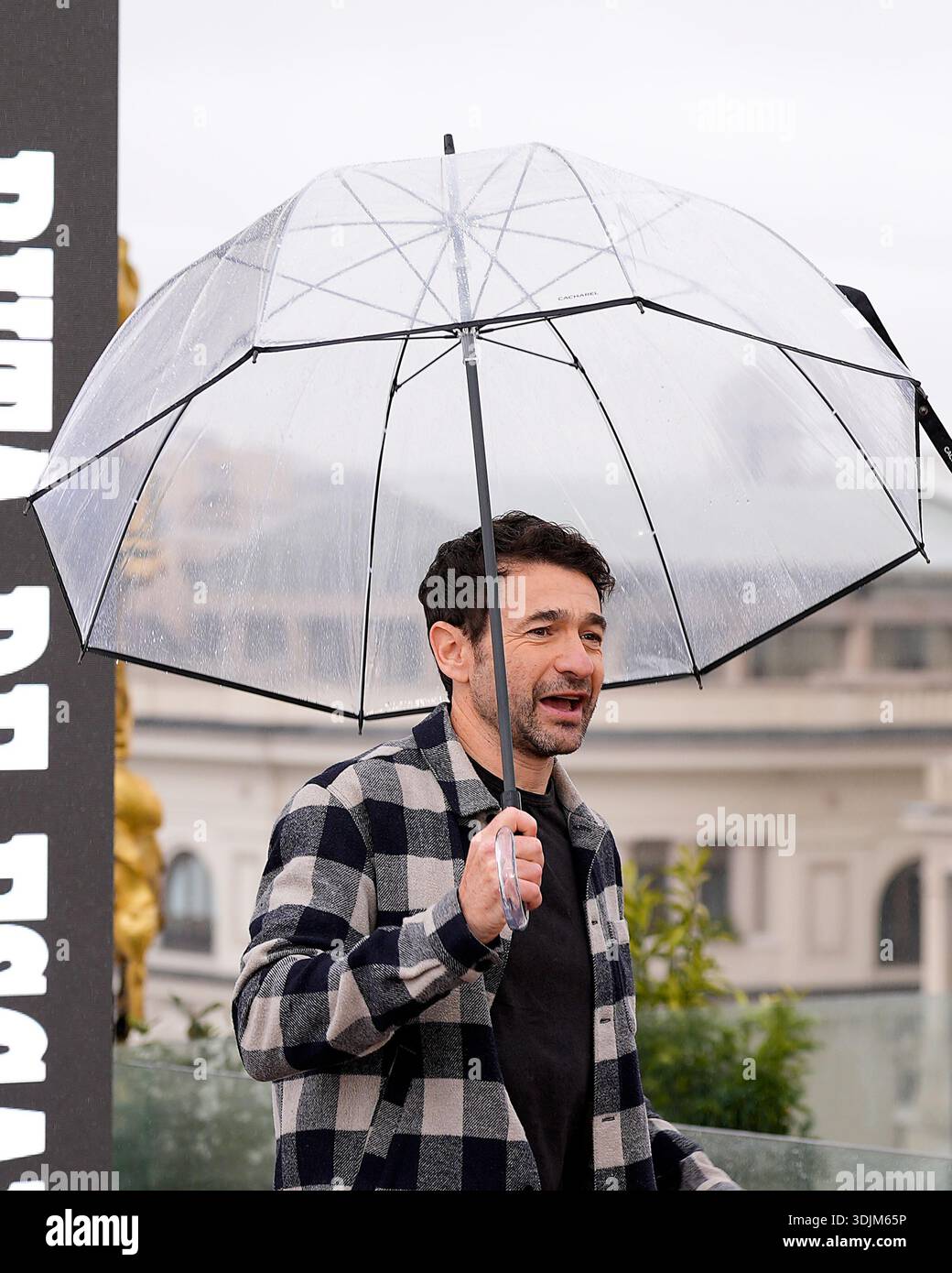 Director Bart Layton attends the 'Ruta De Escape'' (Crime 101 ...