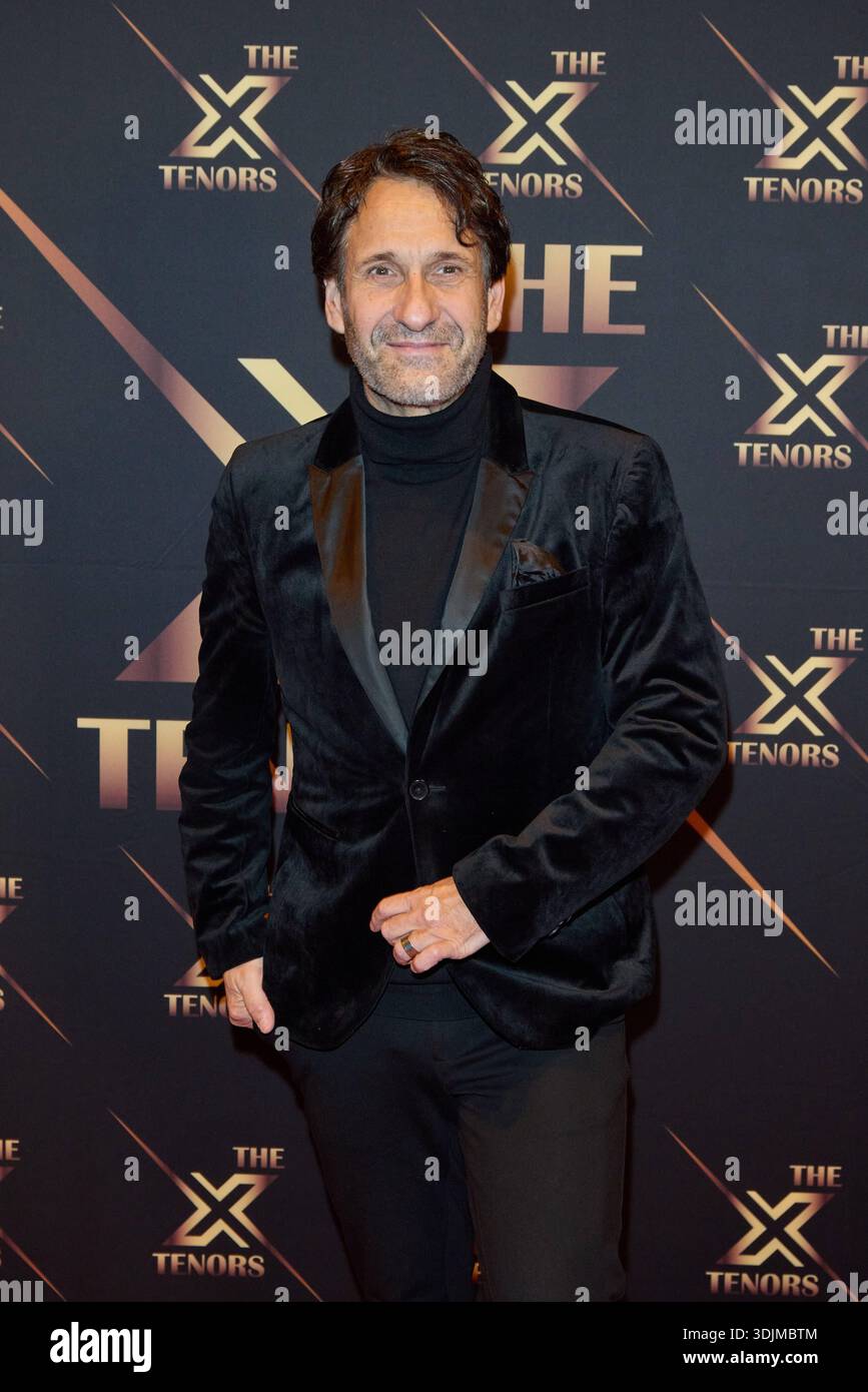 Falk-Willy Wild - THE X TENORS - Show-Premiere im Estrel Showtheater in ...