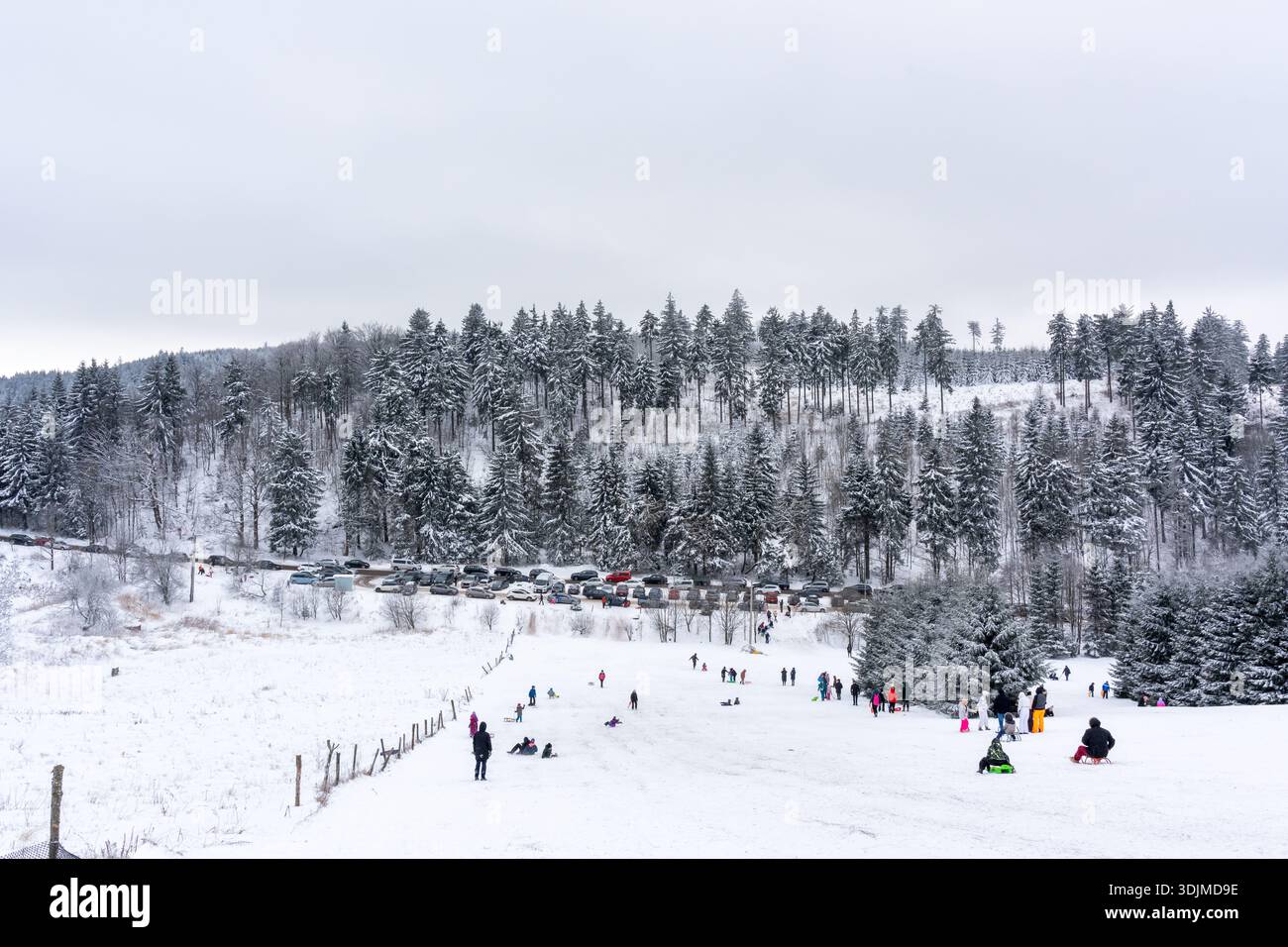 Wide crowd shot mountain hi-res stock photography and images - Alamy