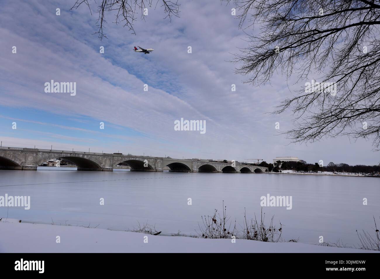 Washington Dc, Virginia, USA. 27th Jan, 2026. A view of the frozen ...