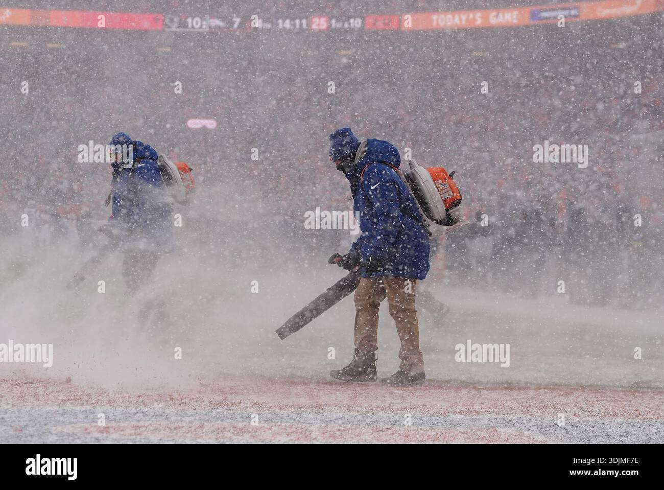 Field workers use blowers to clear yard lines in the AFC Championship ...