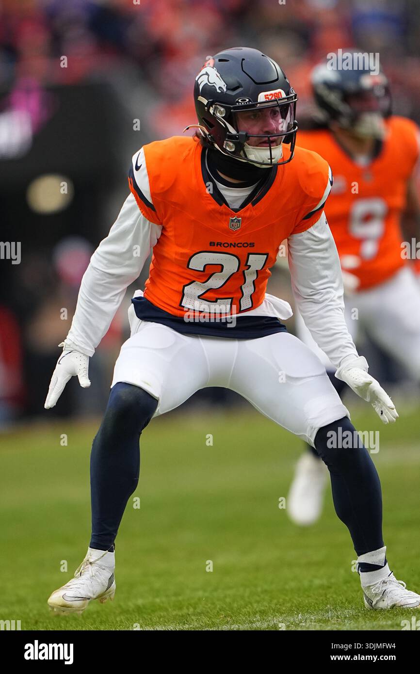 Denver Broncos cornerback Riley Moss (21) runs a play against the New ...