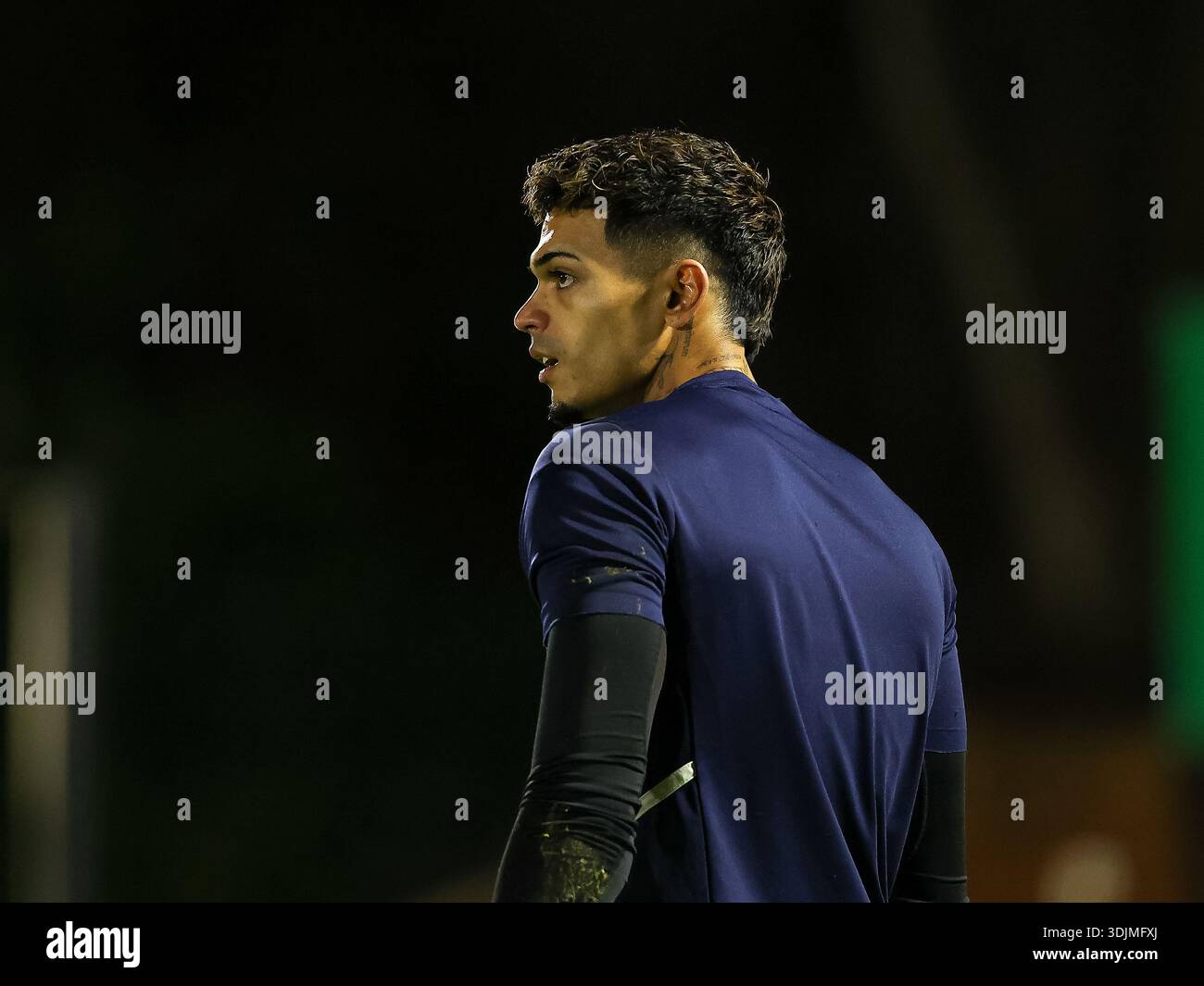 LONDON, ENGLAND - JANUARY 27: Cameron Gregory of Brackley Town warms up ...