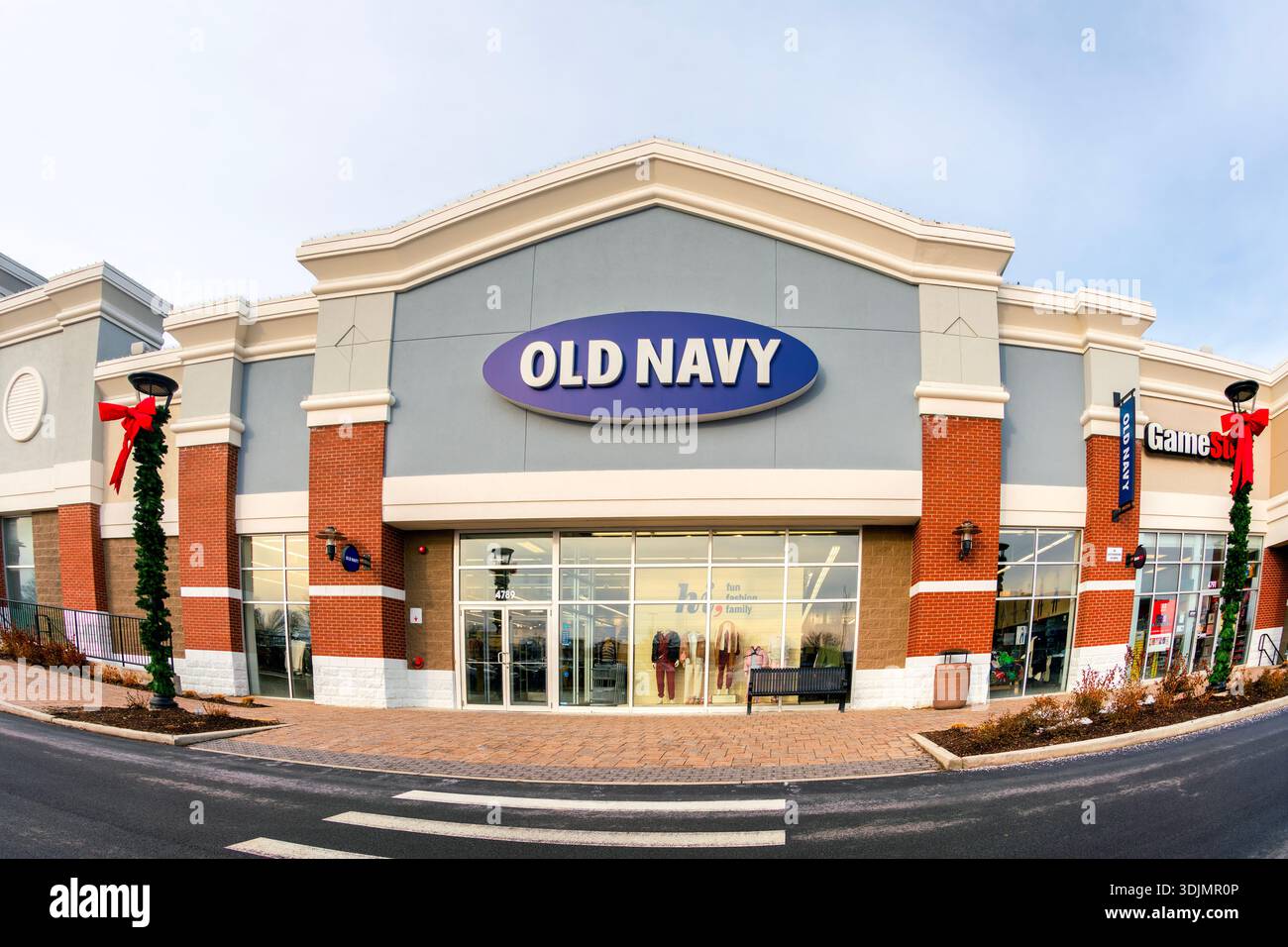 New Hartford, NY - Jan 13, 2026: Old Navy operates value-driven fashion ...