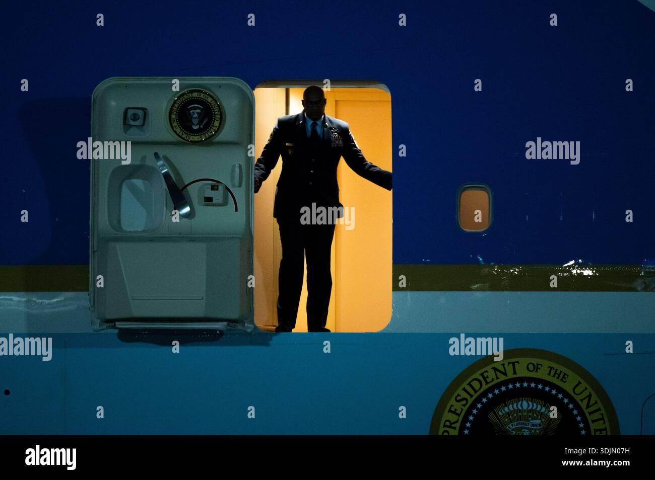 An Air Force Senior Master Sgt. opens the door of Air Force One before ...