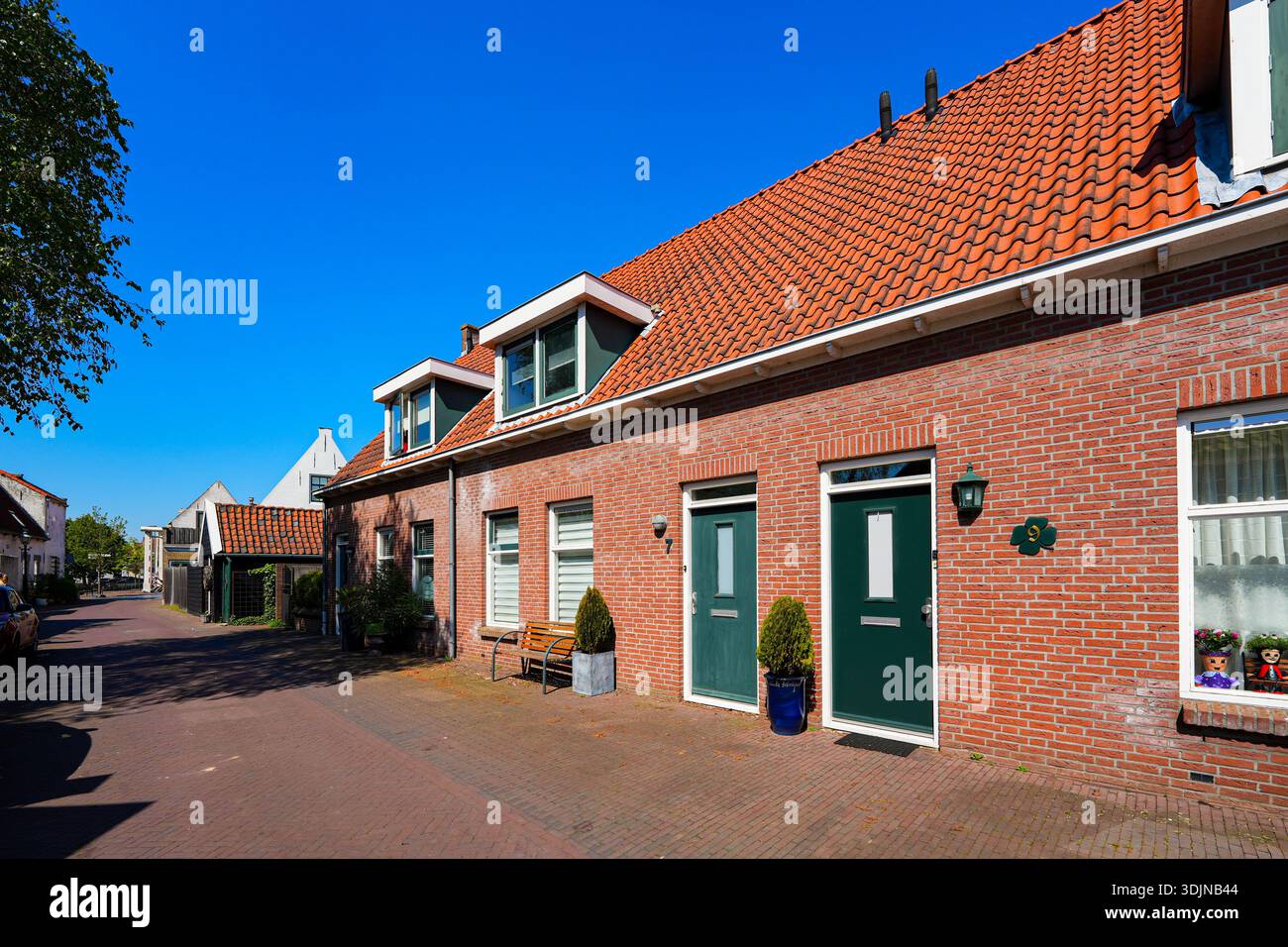 Dutch house red brick hi-res stock photography and images - Alamy