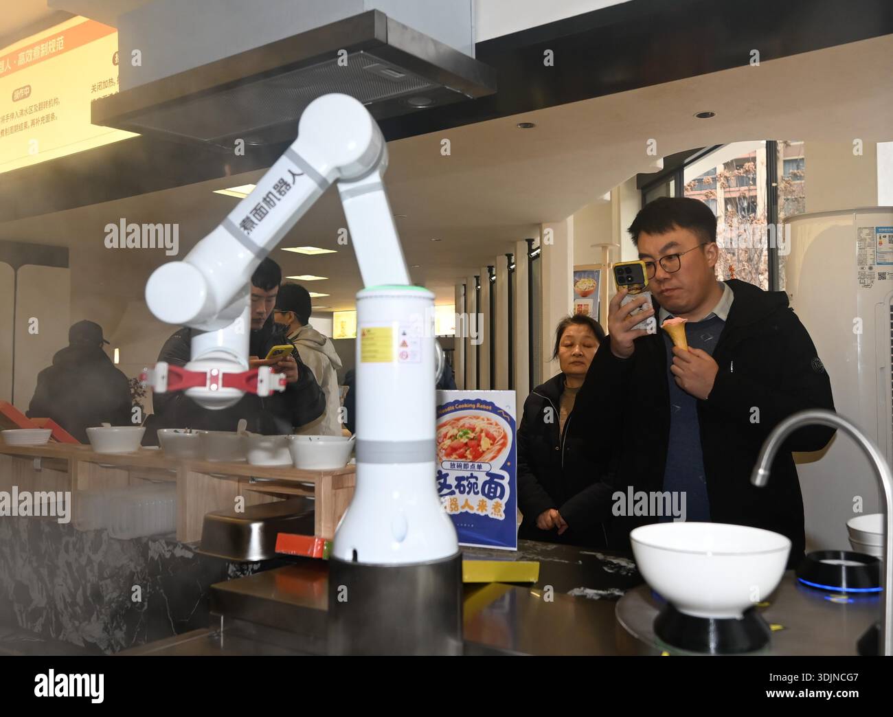 **CHINESE MAINLAND, HONG KONG, MACAU AND TAIWAN OUT**Robot chefs cook ...