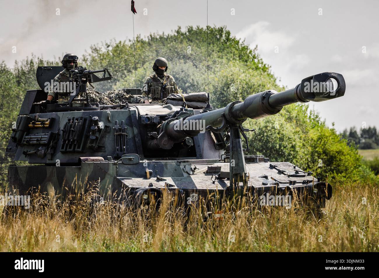 Panzer im feld hi-res stock photography and images - Alamy