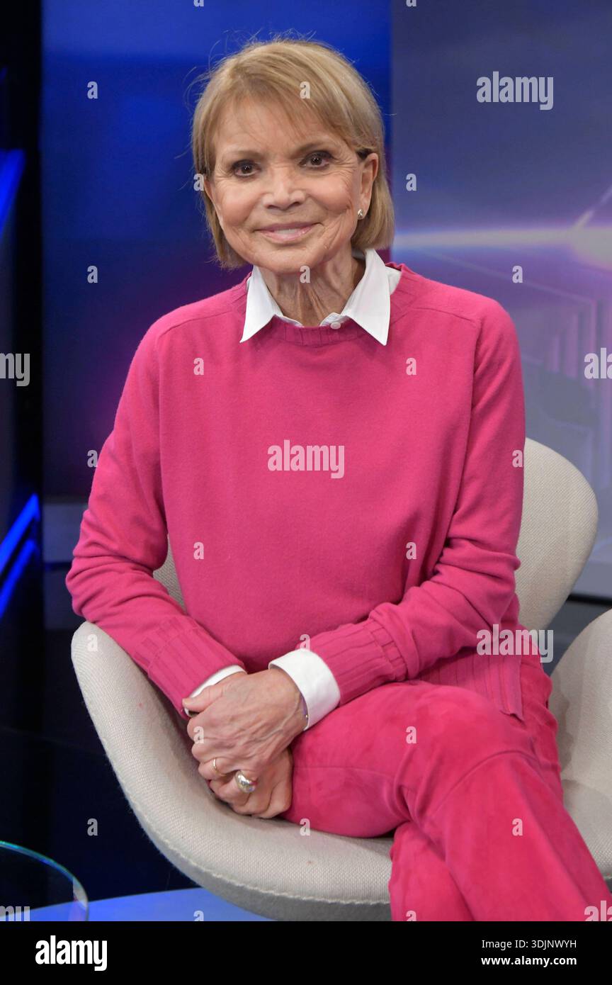 Uschi Glas in der ARD-Talkshow maischberger im Studio Berlin Adlershof ...