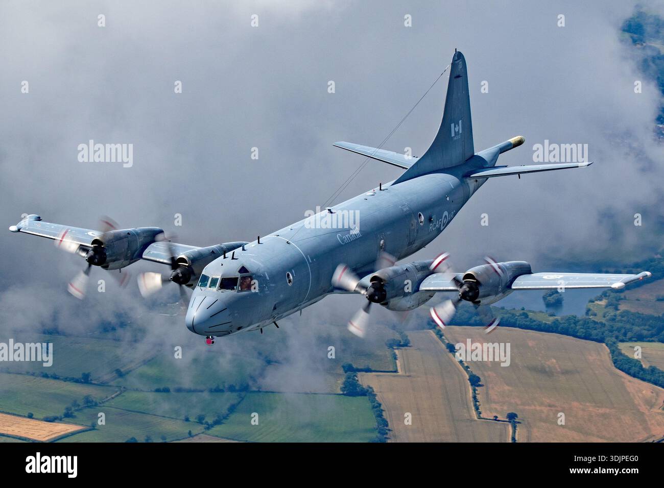 Four engine propeller driven hi-res stock photography and images - Alamy