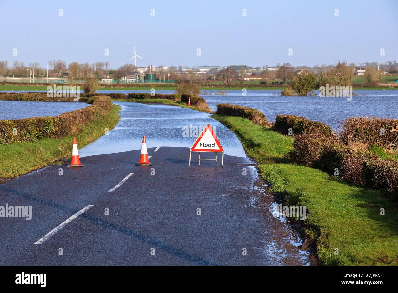Moira, County Down, Northern Ireland, UK. 28 Jan 2026. UK weather - a ...