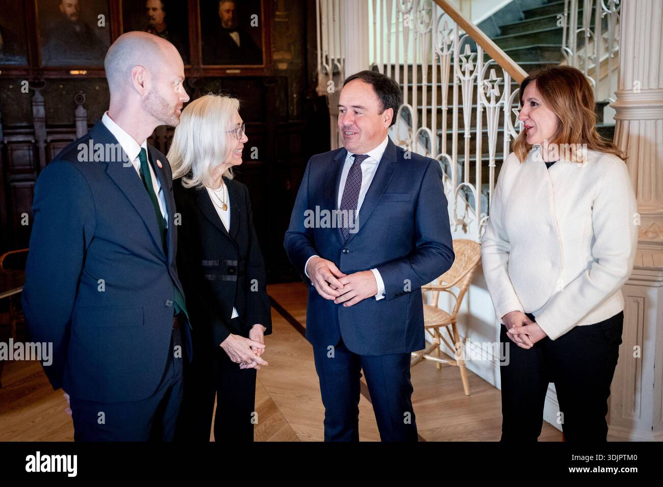 The president of the Generalitat, Juanfran Pérez Llorca (2r), the ...