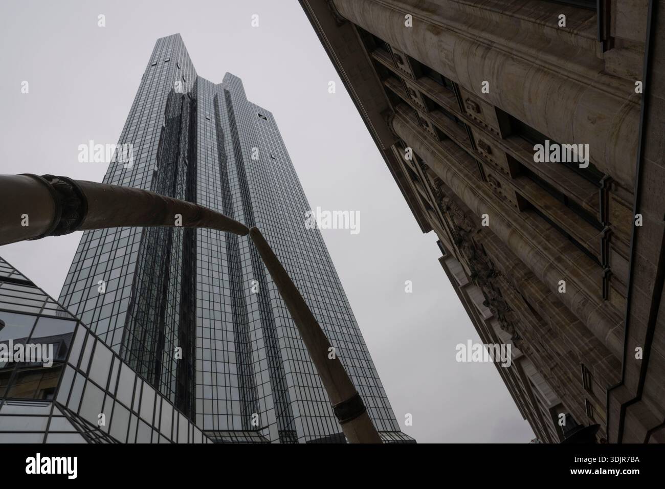 28 January 2026, Hesse, Frankfurt/Main: Deutsche Bank in Frankfurt. A ...