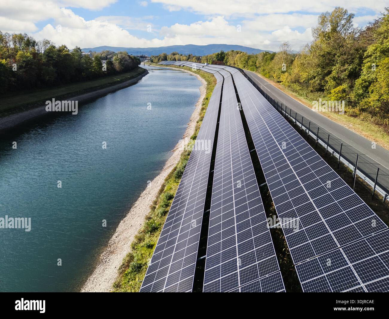 Solar panels line riverbank hi-res stock photography and images - Alamy