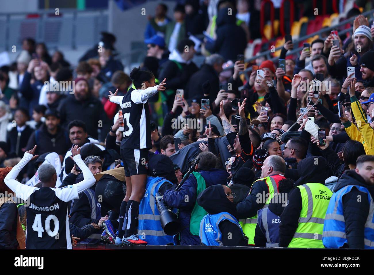 aLondon, England, 28th January 2026. Corinthians players celebrate with ...
