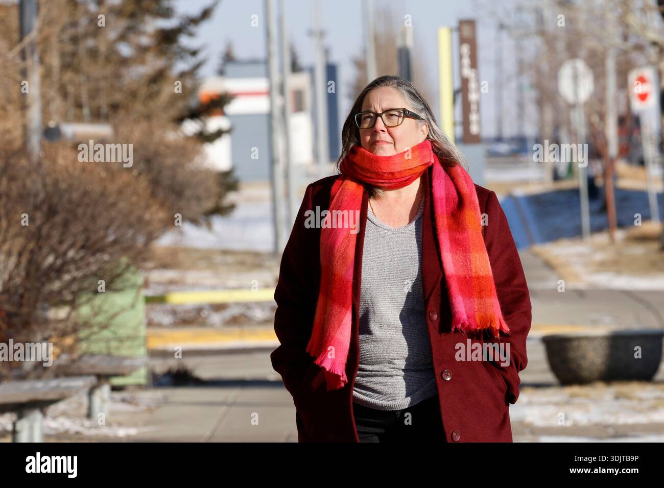 Colleen Whitley walks to a hospital to visit her mother in Calgary ...