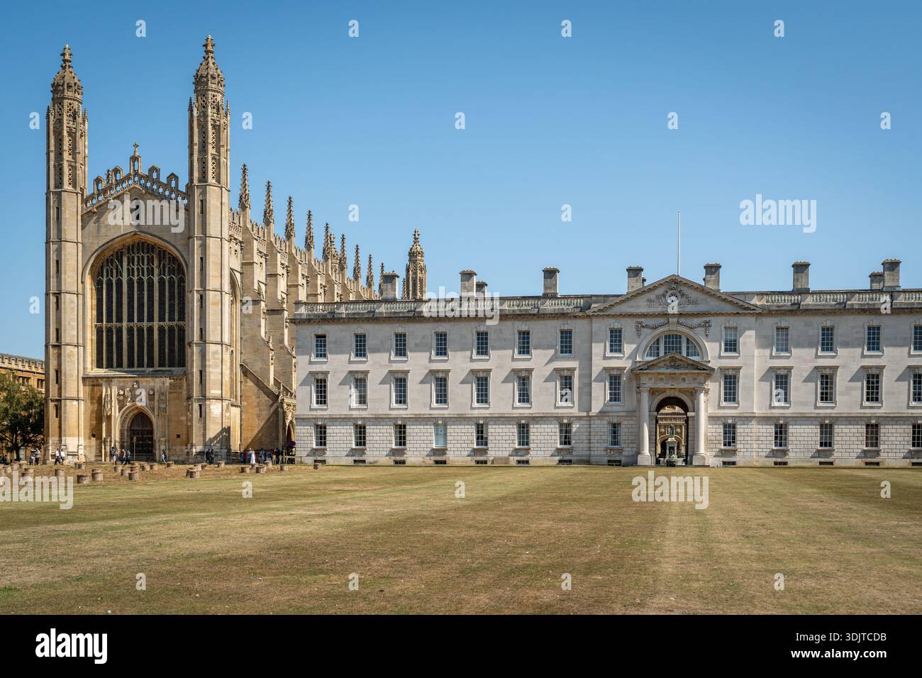 The grand courtyard of King's College, Cambridge, featuring stunning ...