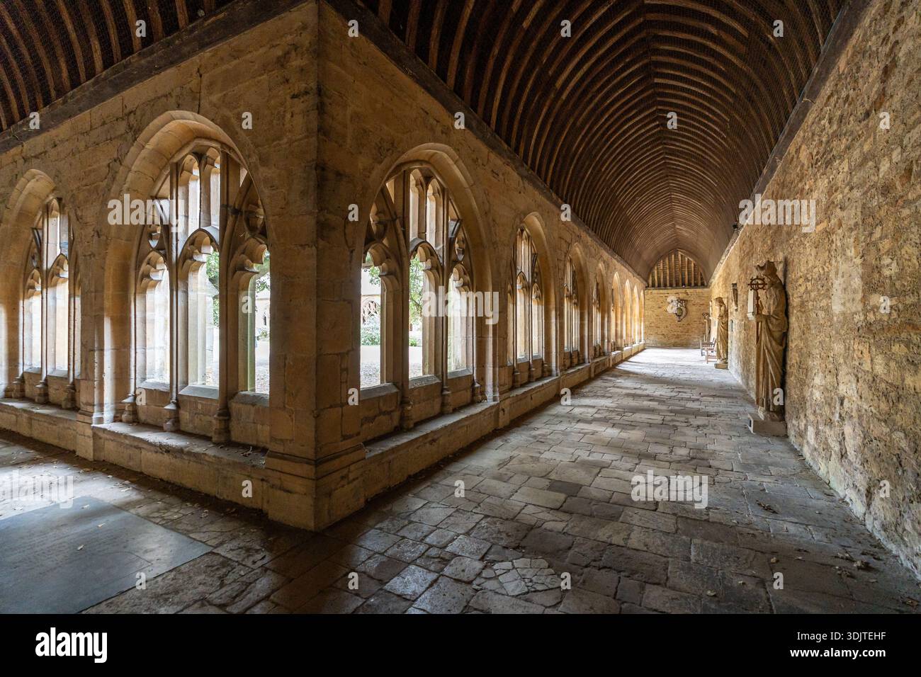 Cloisters of New College in Oxford. A fine example of medieval Gothic ...