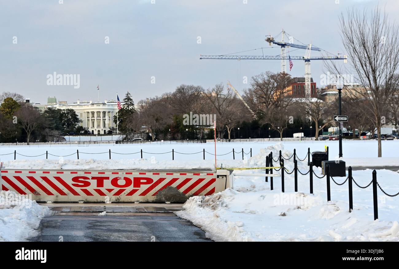 Photo by: Andrea Renault/STAR MAX/IPx 2026 The White House is seen on ...