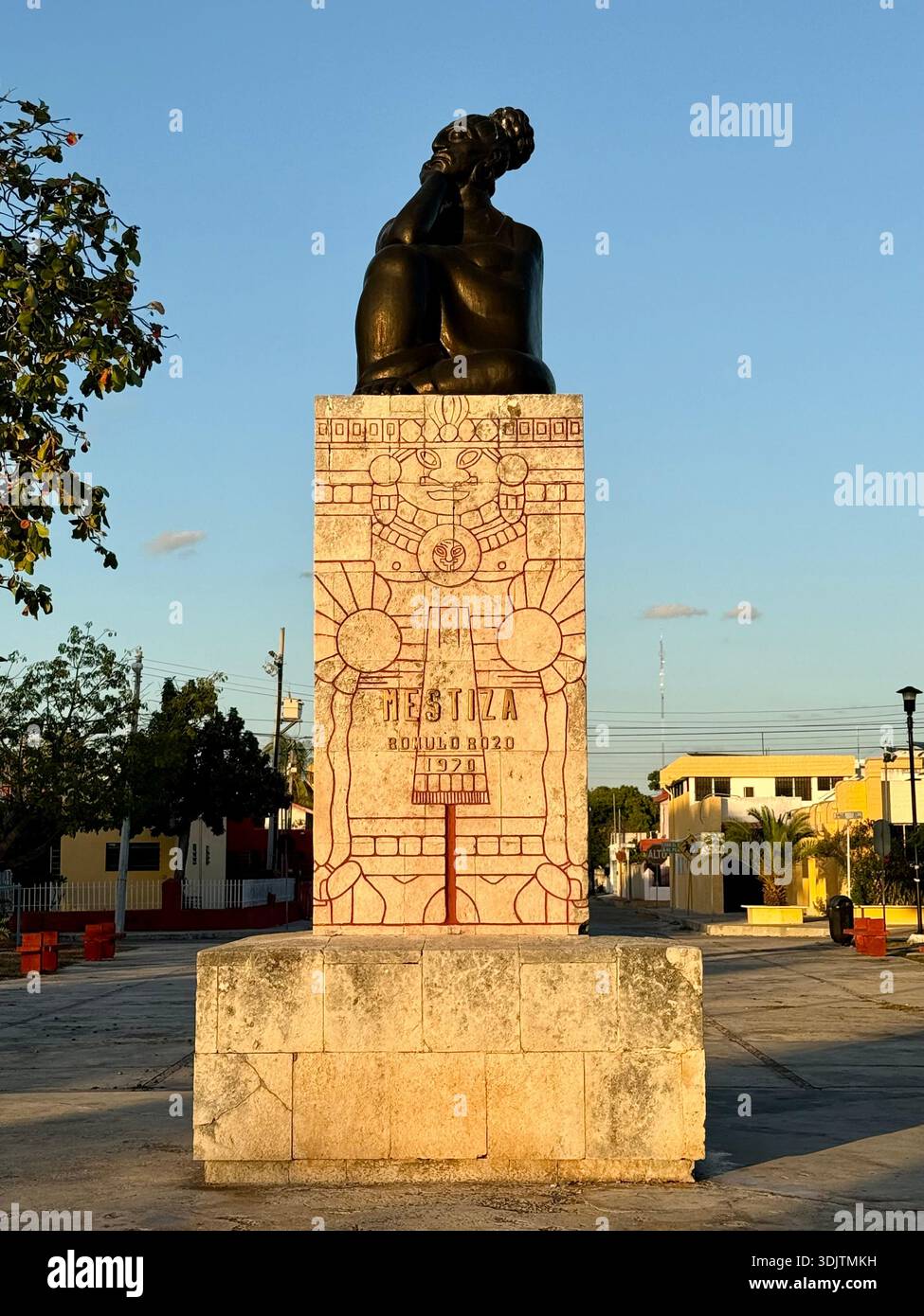 Parque de Colonia Yucatan, Monumento a la Mestiza by Colombian sculptor ...