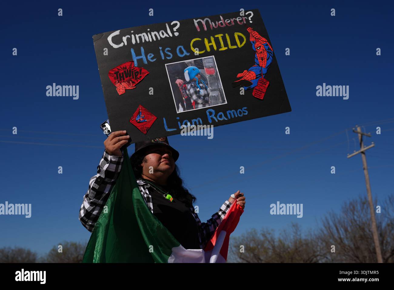Protesters gather outside the South Texas Family Residential Center ...