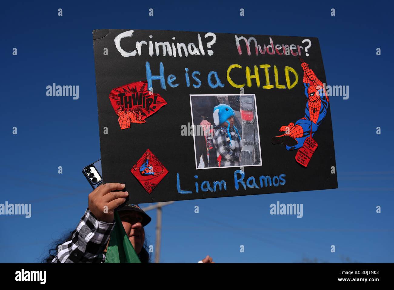 Protesters gather outside the South Texas Family Residential Center ...