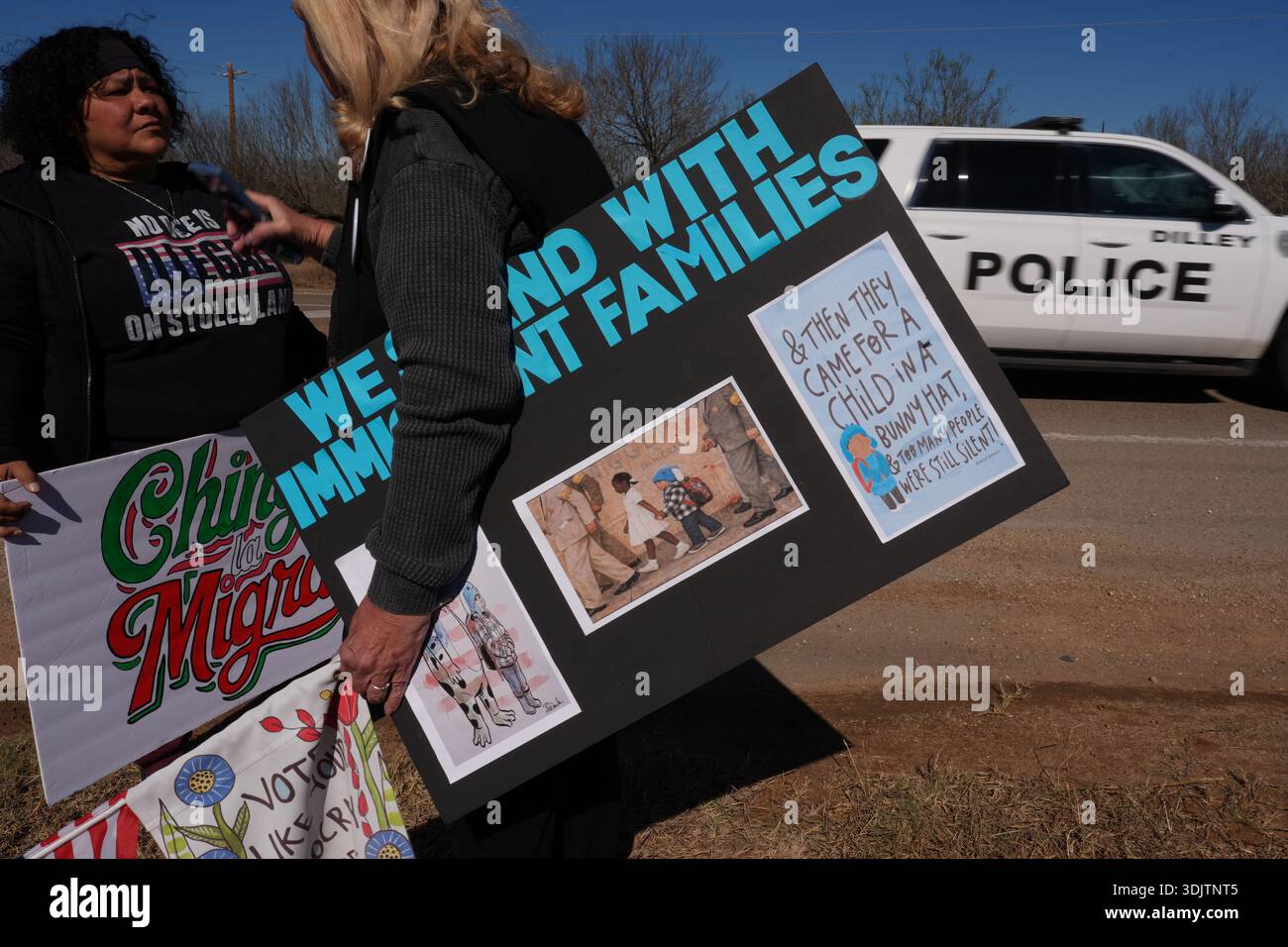 Protesters gather outside the South Texas Family Residential Center ...