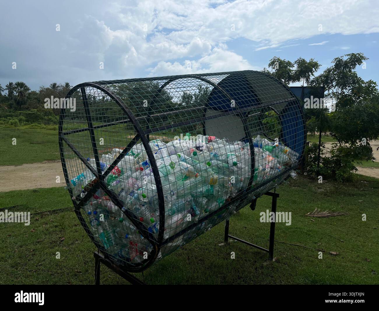 Plastic waste project in sri lanka hi-res stock photography and images ...