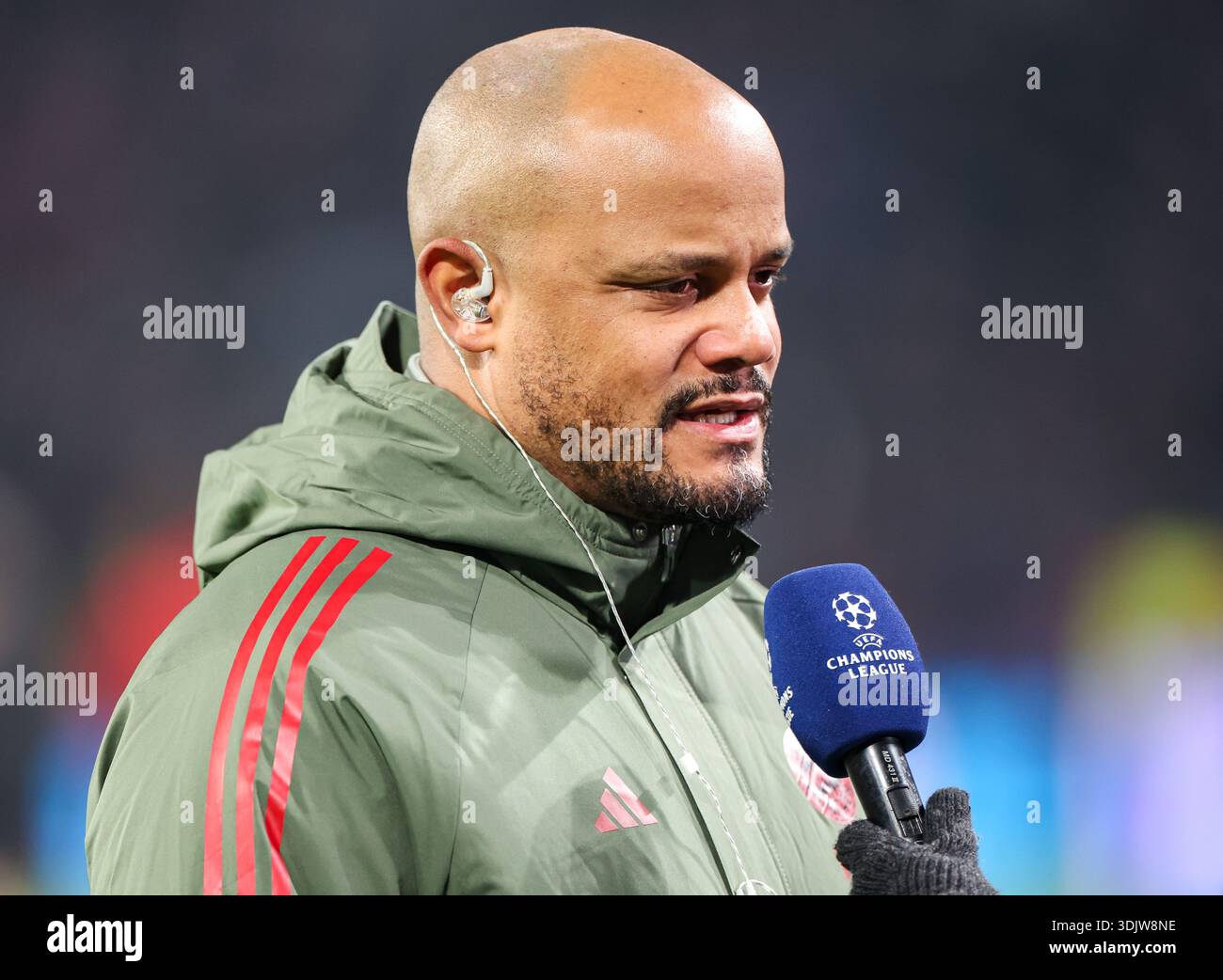 EINDHOVEN - FC Bayern Munich coach Vincent Kompany during the UEFA ...