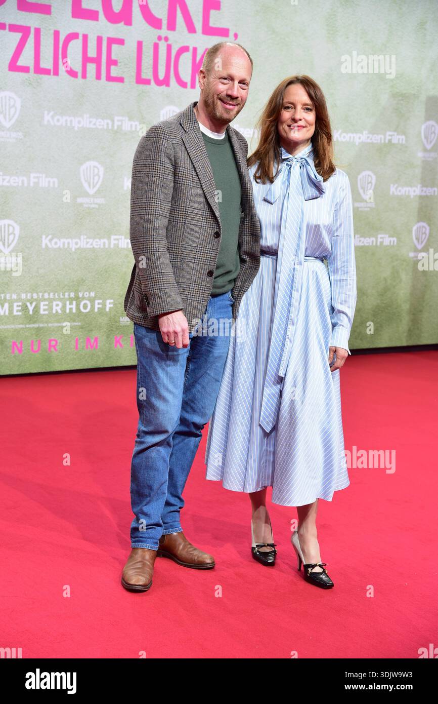 Berlin PREMIERE, ACH DIESE LÜCKE Johann von Bülow, laura tonke Ankunft ...