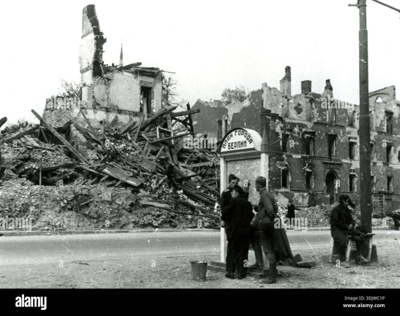 Destroyed homes, civilians and Soviet soldiers, June 1945, Berlin ...