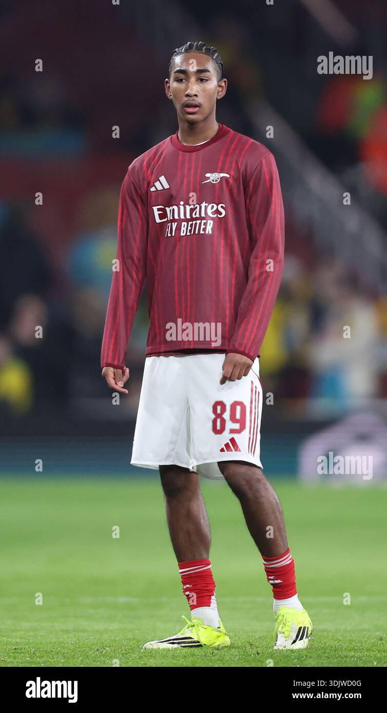 London, England, 28th January 2026. Marli Salmon of Arsenal warm up ...