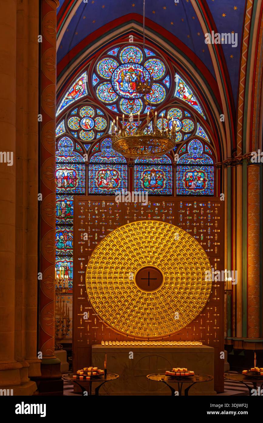 Monstrance sunburst hi-res stock photography and images - Alamy