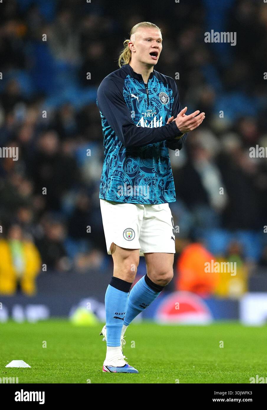 Manchester City's Erling Haaland warming up prior to kick-off before ...