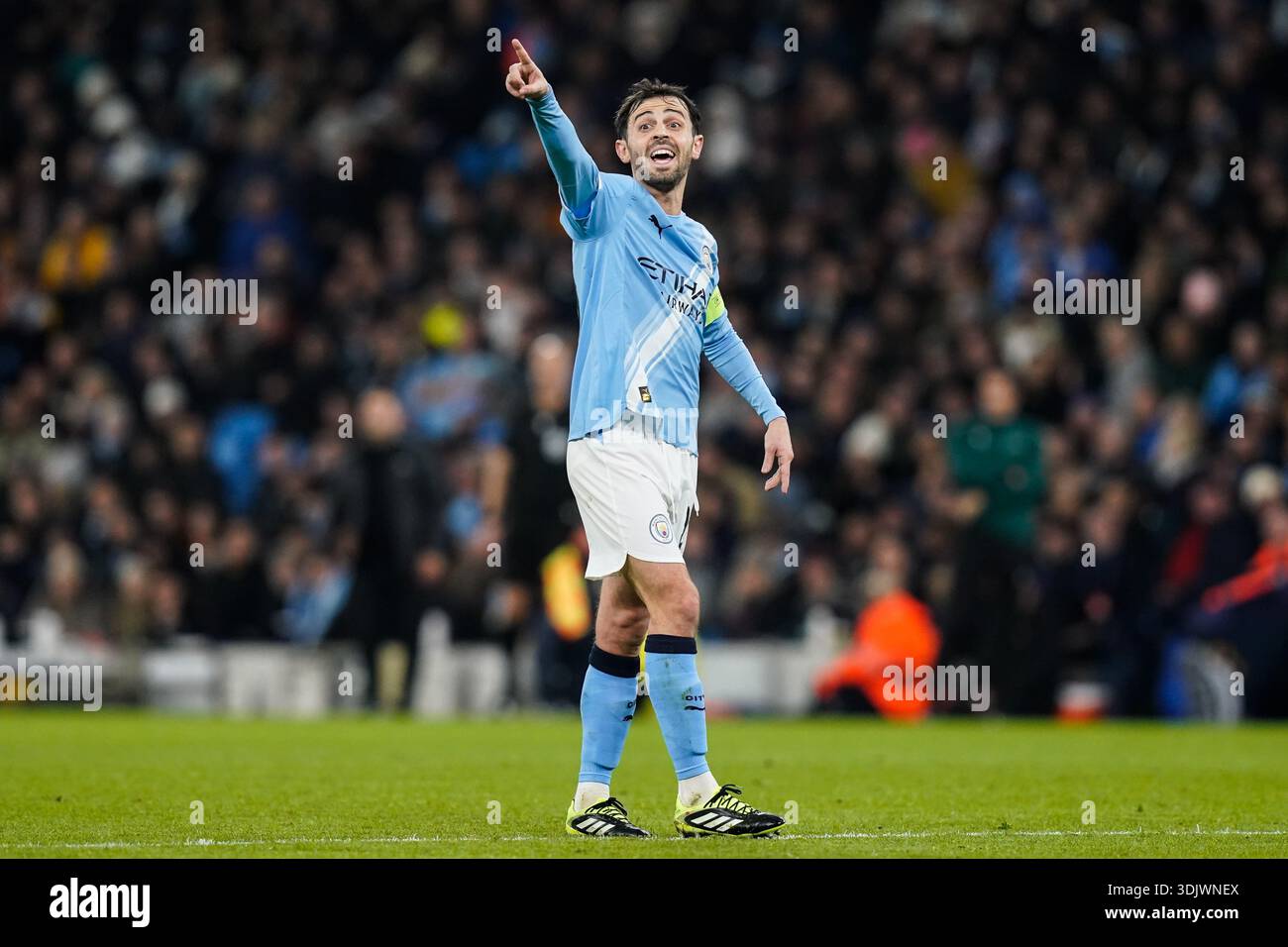 Manchester, UK. 28th Jan, 2026. Bernardo Silva of Manchester City gives ...