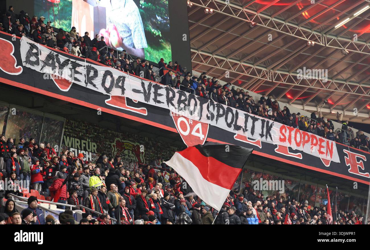 Fans Bayer Leverkusen GER, Bayer 04 Leverkusen vs. Villarreal CF ...