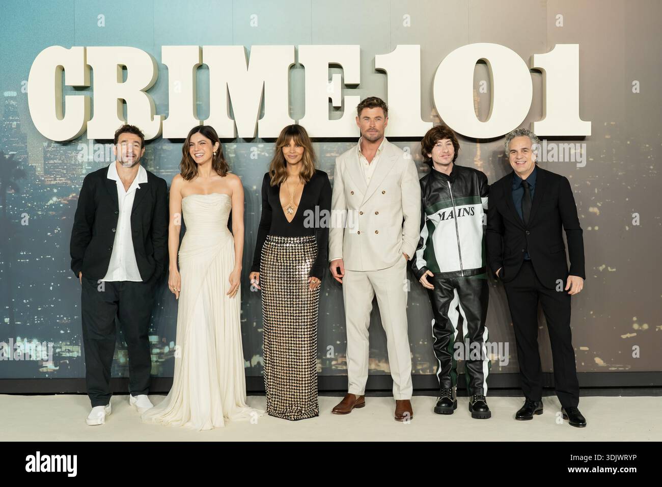 Crime 101 european gala screening hi-res stock photography and images ...