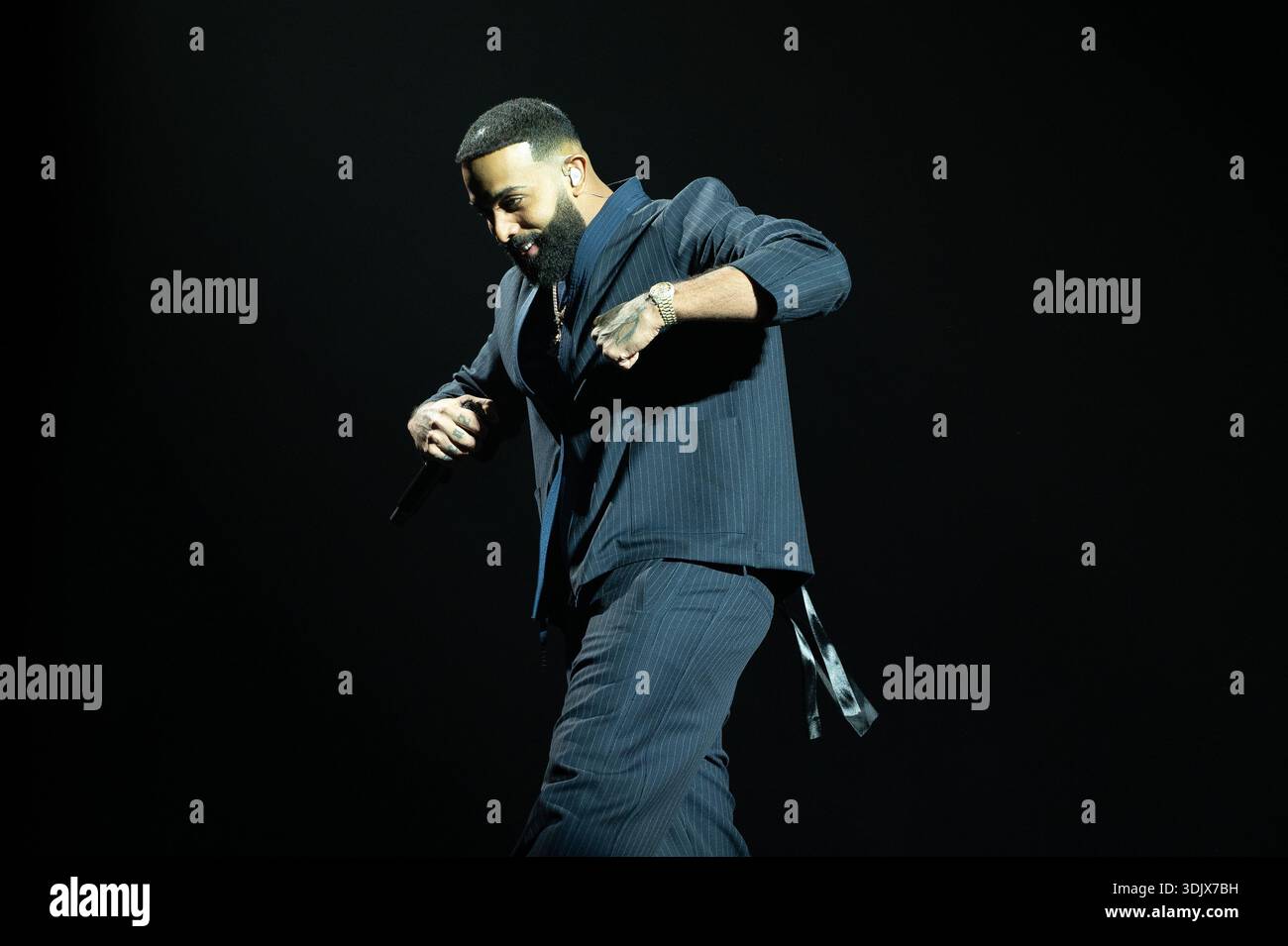 Recording artist Eladio Carrion performs during his Don KBRN World Tour ...
