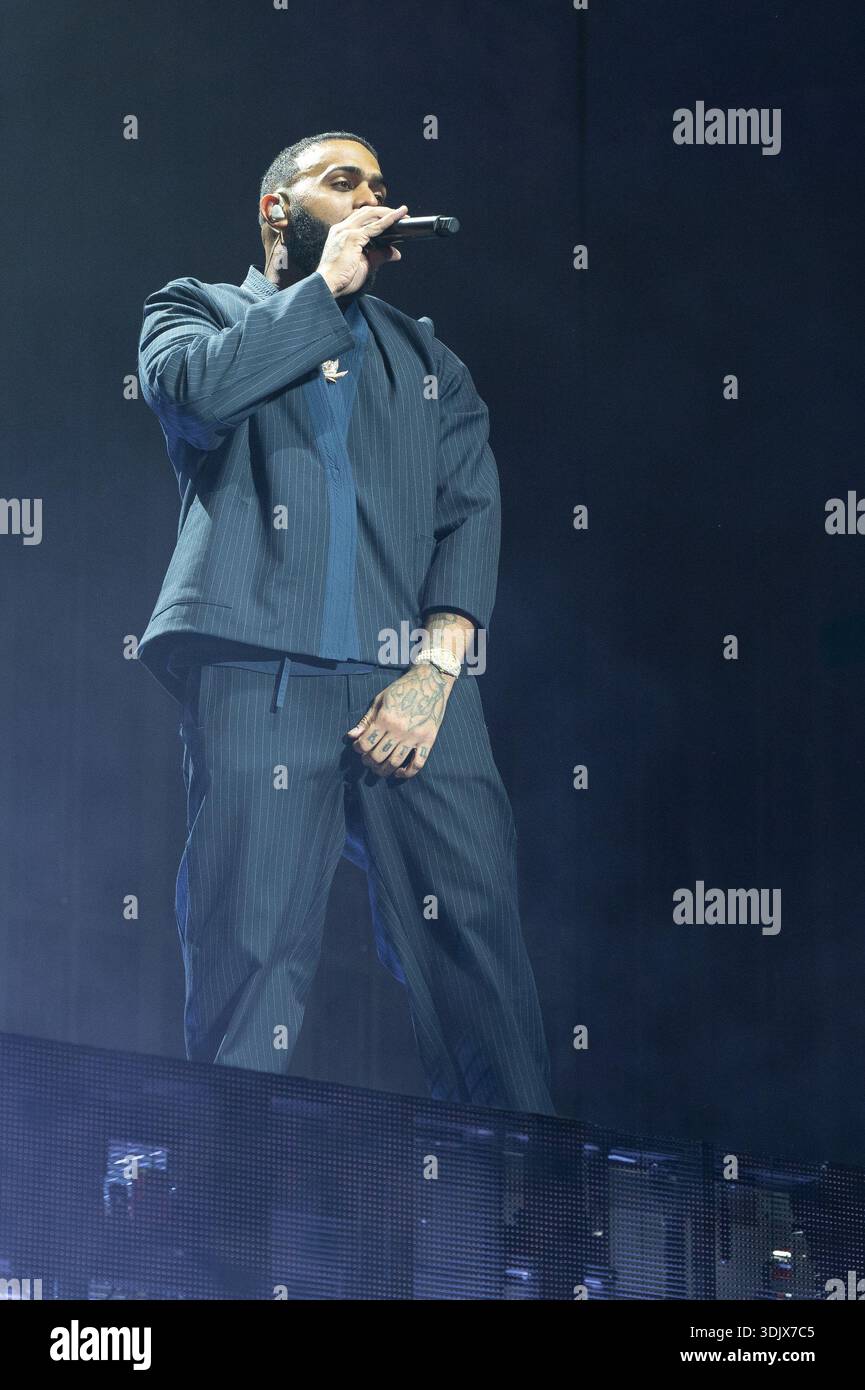 Recording artist Eladio Carrion performs during his Don KBRN World Tour ...