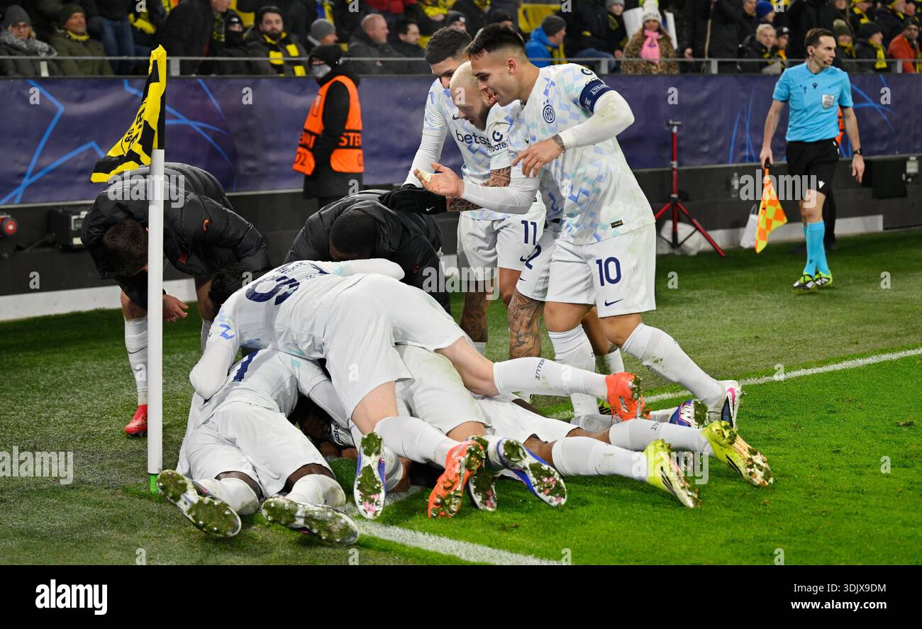 0:2 Goal, celebration by goal scorer Andy Diouf (Inter) Dortmund ...