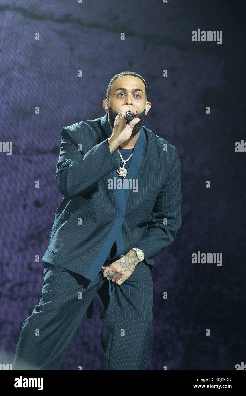 Recording artist Eladio Carrion performs during his Don KBRN World Tour ...