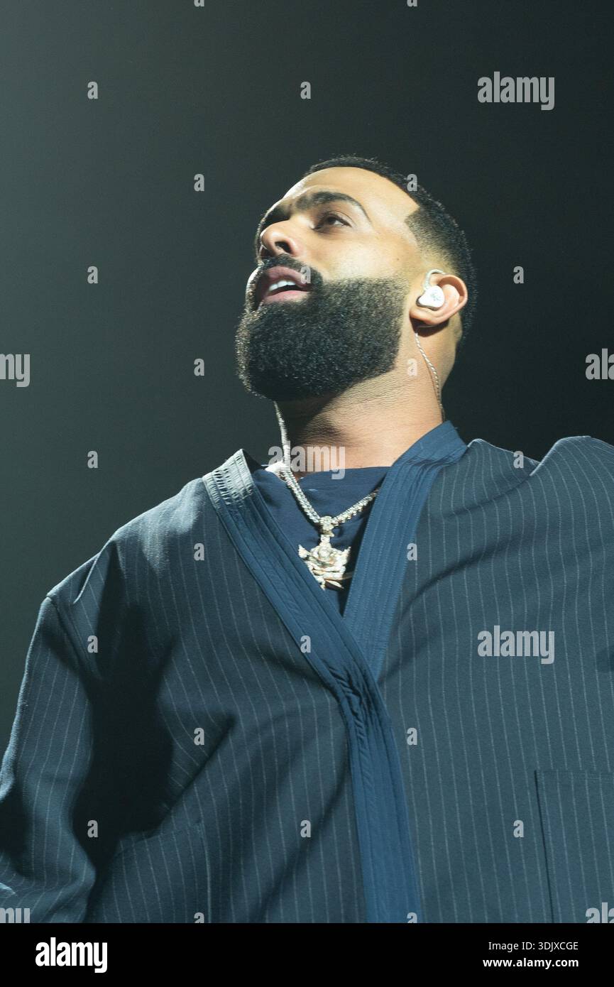 Recording artist Eladio Carrion performs during his Don KBRN World Tour ...