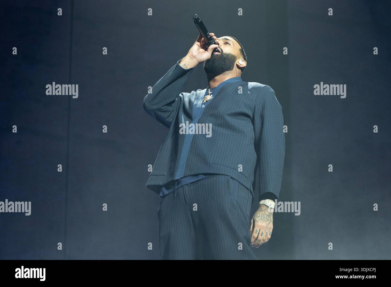 Recording artist Eladio Carrion performs during his Don KBRN World Tour ...